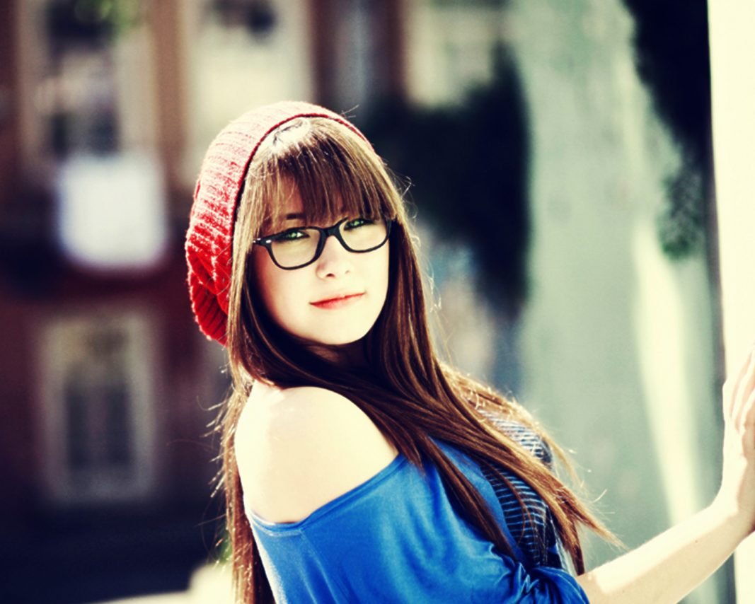 Cute Girls With Glasses Wallpapers