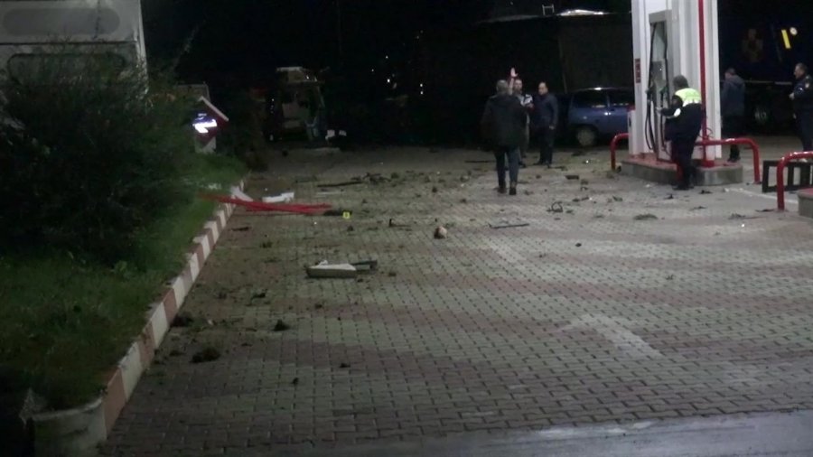 Aksidenti tragjik/ Momenti kur makinat përplasen me 200 km/h dhe humbin ... Aksidenti tragjik/ Momenti kur makinat përplasen me 200 km/h dhe humbin ...